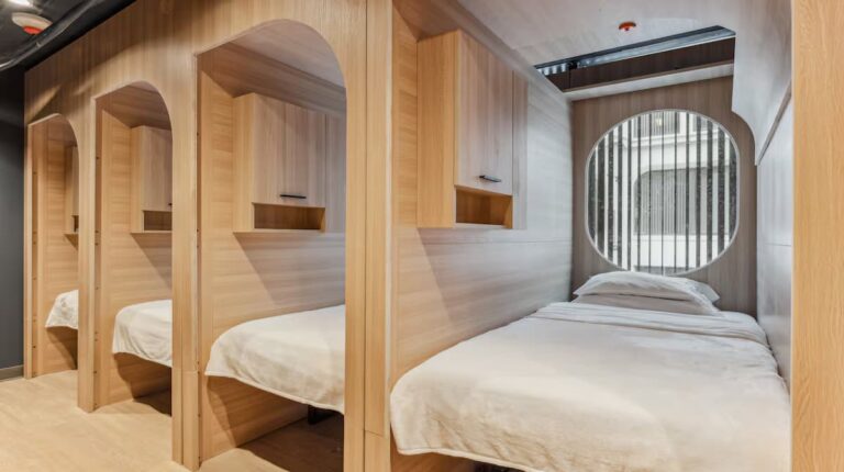 How to Design Small Hotel Rooms to Maximize Space Efficiently - PA Home